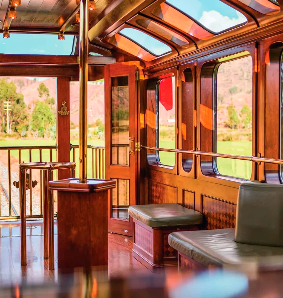 Coches de Lujo del Tren Hiram Bingham: Restaurante, Bar y Observatorio