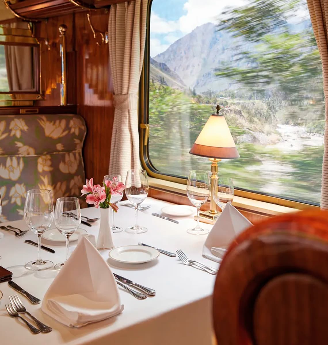 Coches de Lujo del Tren Hiram Bingham: Restaurante, Bar y Observatorio