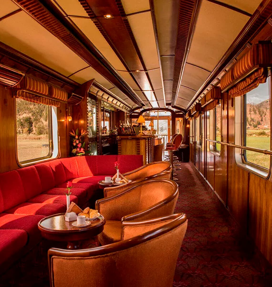 Coches de Lujo del Tren Hiram Bingham: Restaurante, Bar y Observatorio