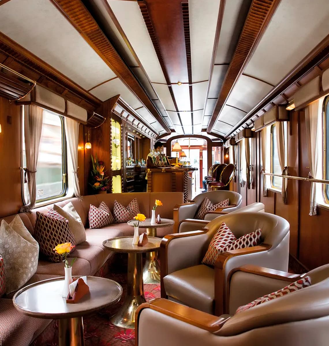 Coches de Lujo del Tren Hiram Bingham: Restaurante, Bar y Observatorio
