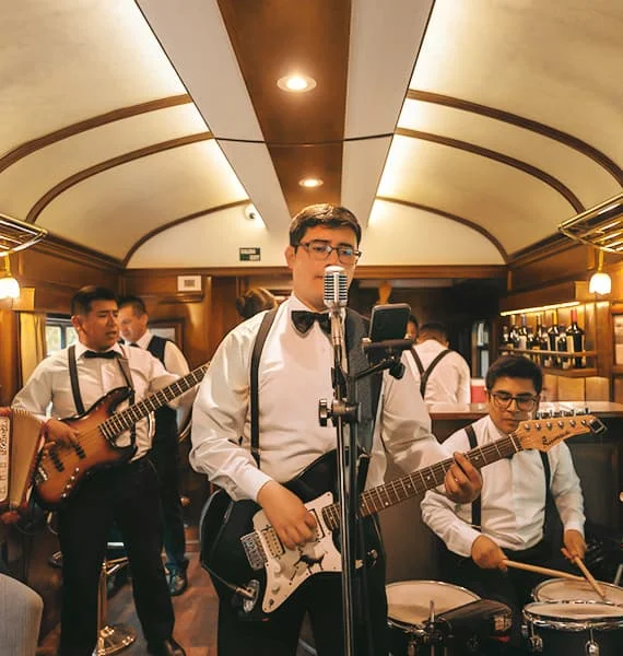 Panoramic cars of the PeruRail Vistadome Observatory Train | Journey to ...