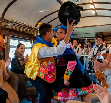 Panoramic cars of the PeruRail Vistadome Observatory Train | Journey to ...